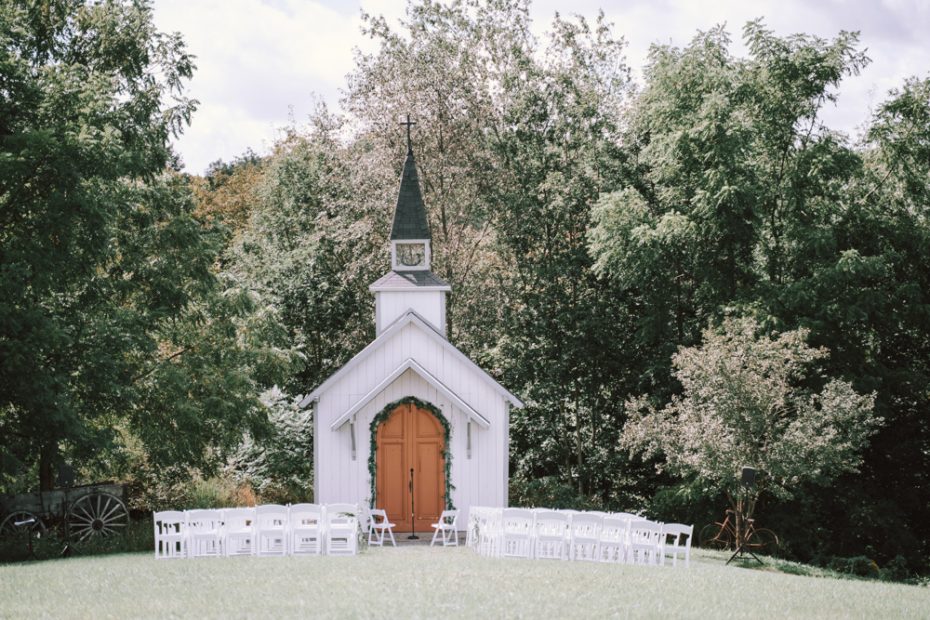 The Hayloft on the Arch Wedding Guide | Tom Studios